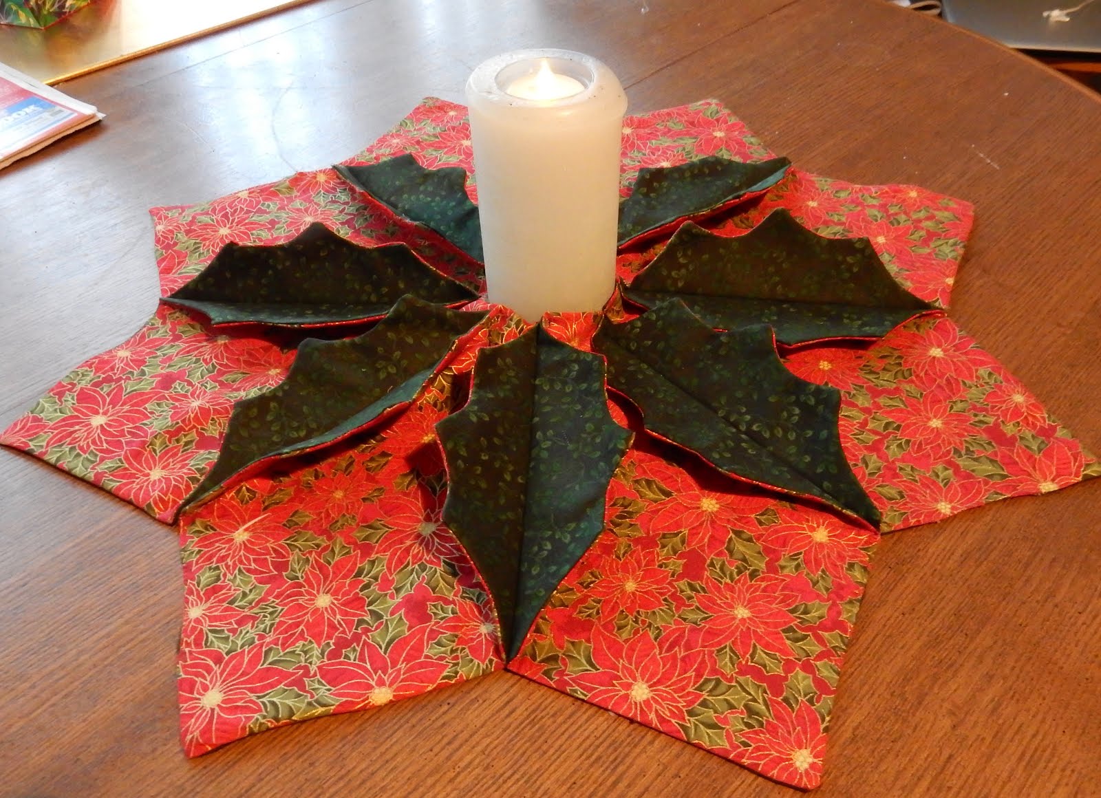 JoZart: Christmas Holly Patchwork Table Centre Instructions