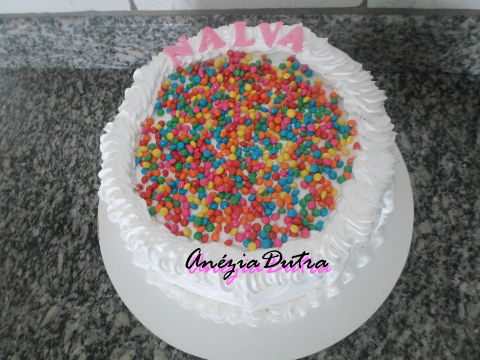 Anézia Dutra Bolos Decorados: Bolo Chantilly Simples