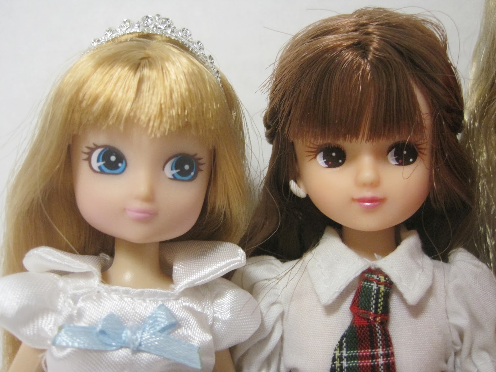 Never Grow Up: A Mom's Guide to Dolls and More: Finally Back with a ...