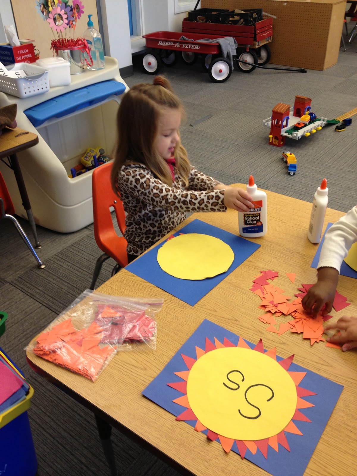Ms. Parker & Ms. Shamaine's Prekindergarten Class: S is for Sun!!
