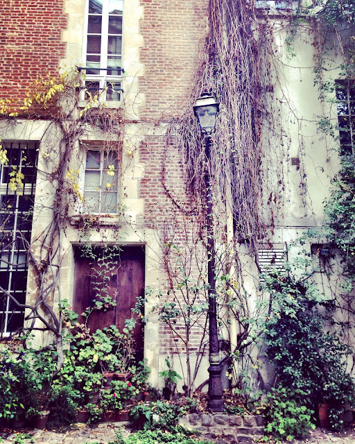 Focus On Paris: Winter courtyard