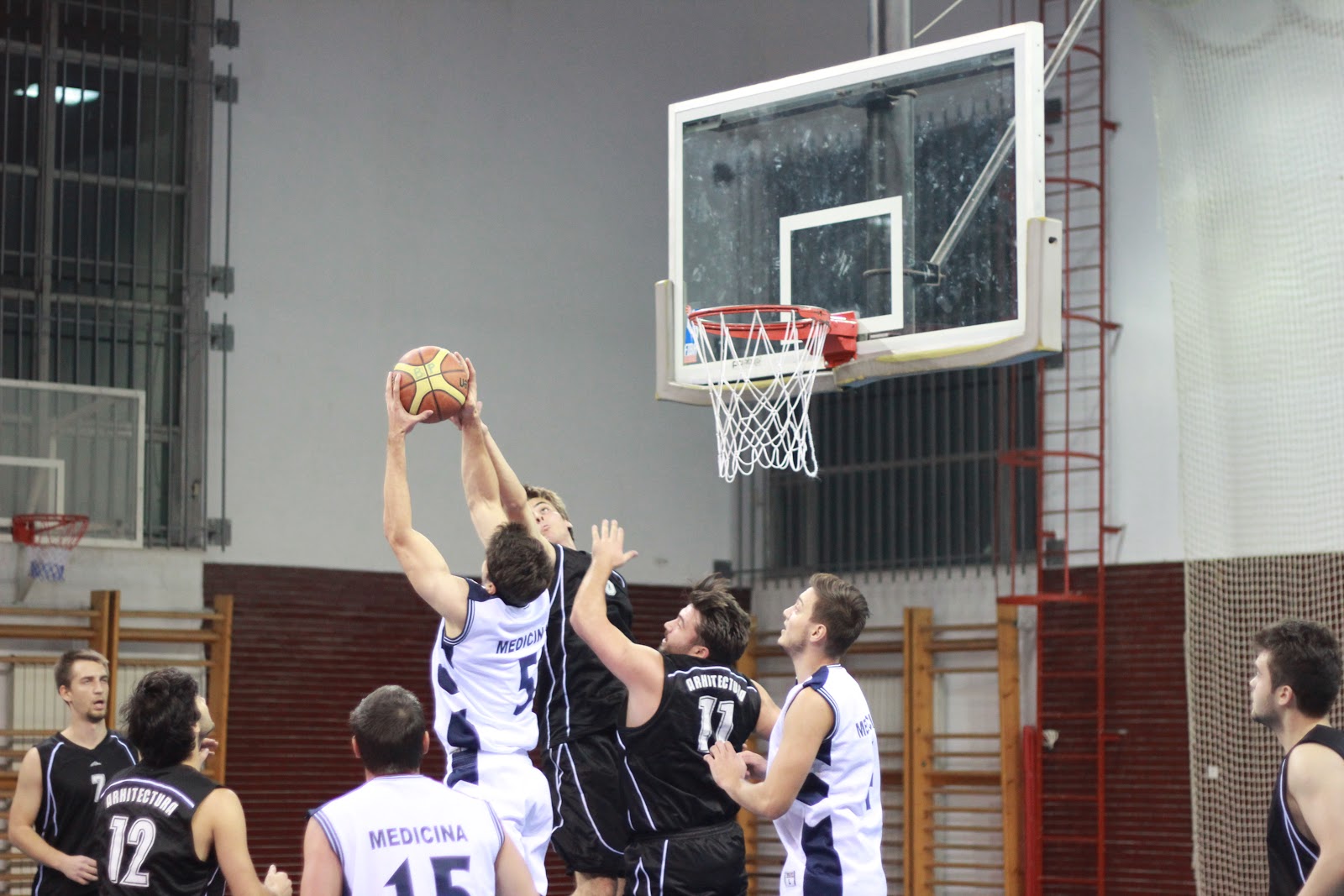 CAMPIONATUL UNIVERSITAR DE BASCHET: POZE