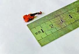 amazingfacts: World's Smallest Violin - Miniature Violin by Chen Lianzhi