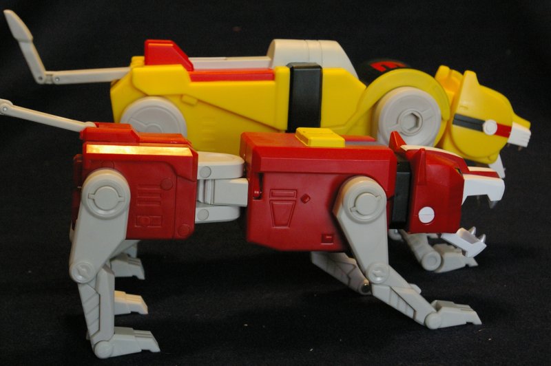 Action Figure Adventures: Voltron – Yellow Lion & Hunk