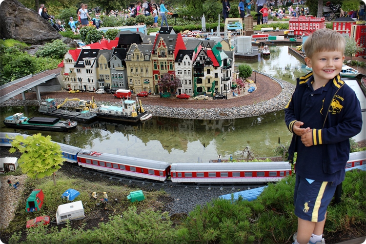 Kristallinhohtoa: Tanska; Legoland