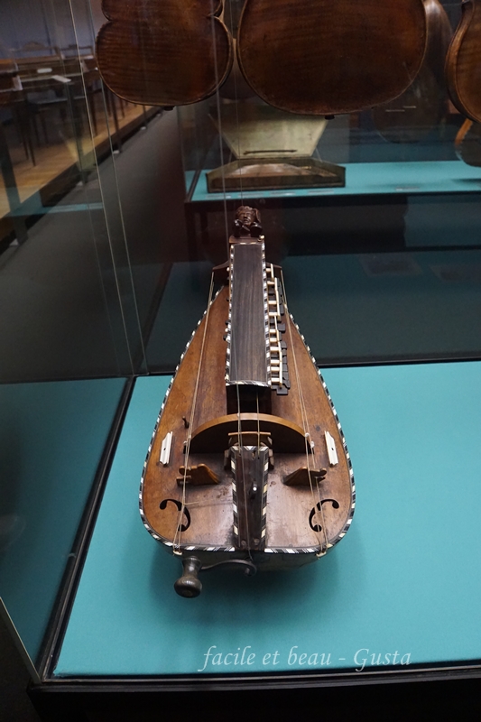 facile et beau - Gusta: Saiteninstrumente