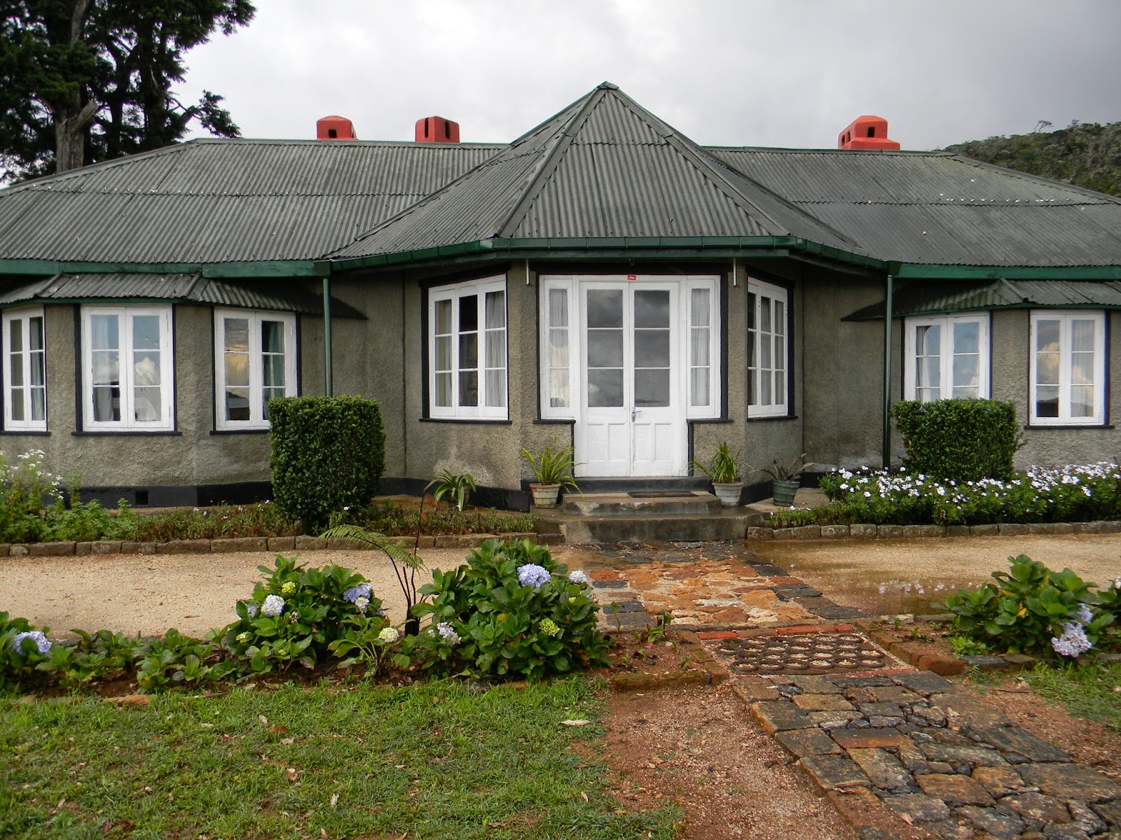 Safari Sri Lanka: A different route to Worlds End - Horton Plains Sri ...