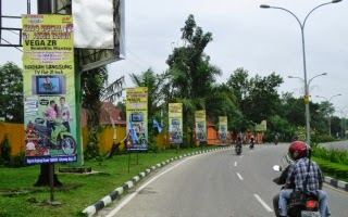 Pengertian Banner, spanduk Baliho dan Billboard | Contoh Brosur, Contoh ...