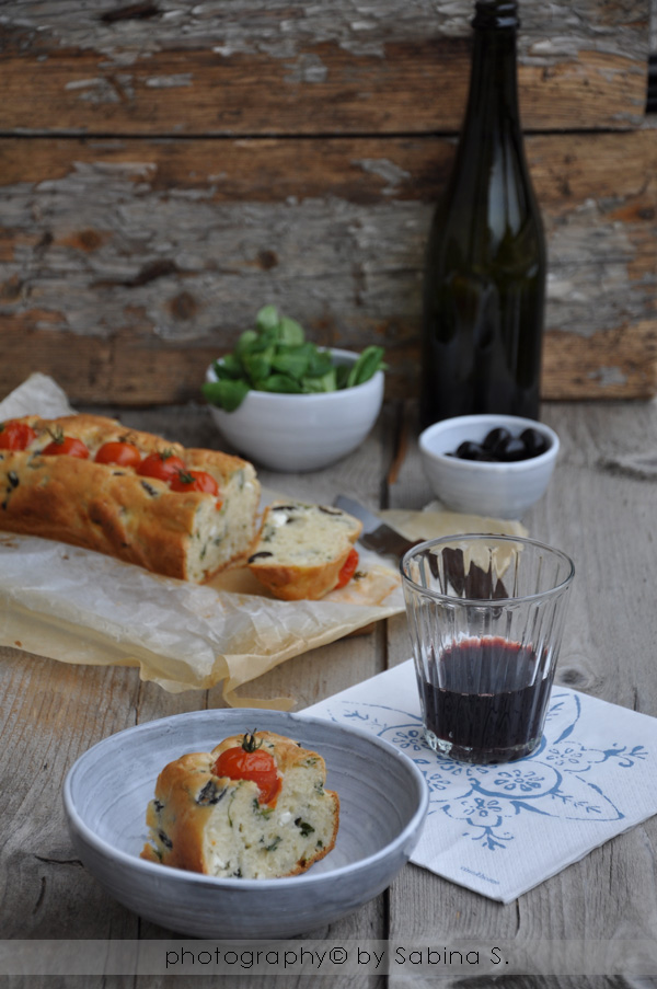 Buon Appetito Mondo: Italian Flag Cake with Feta, Cherry Tomatoes ...