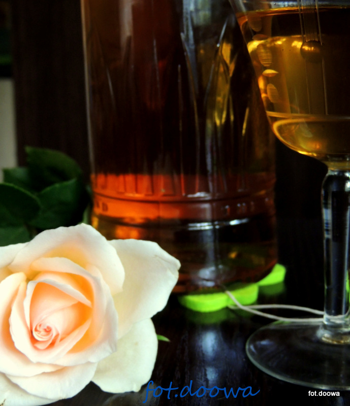 Rosolio - włoska nalewka różana - Moje Małe Czarowanie - Dorota ...