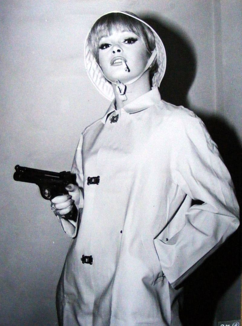 Film Noir Photos: The Art of the Dangle: Letícia Román