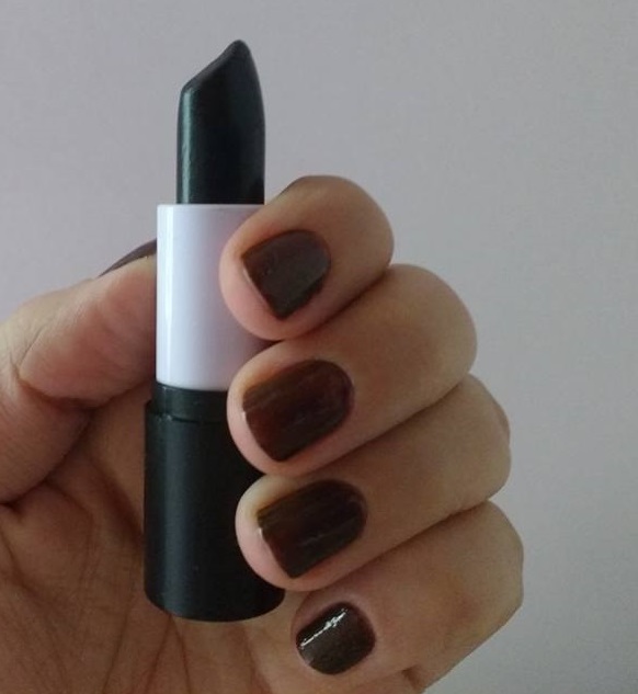 Batom Preto – Natura Faces