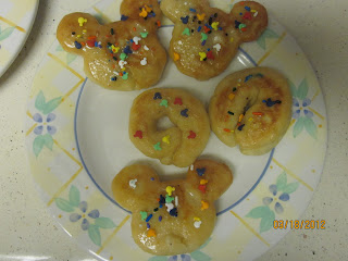 Sew Crafty Mommy: Mickey Mouse Donuts