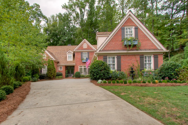 Haus and Home: House Listing