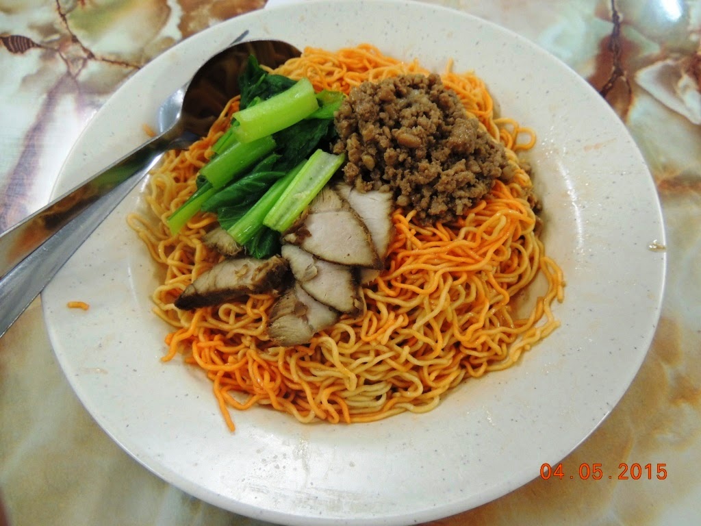 Midnight Sarawak KoloMee noodles in red caler