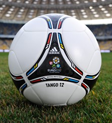 Balones de Epoca: Balón adidas Tango 12. Eurocopa de Polonia y Ucrania 2012