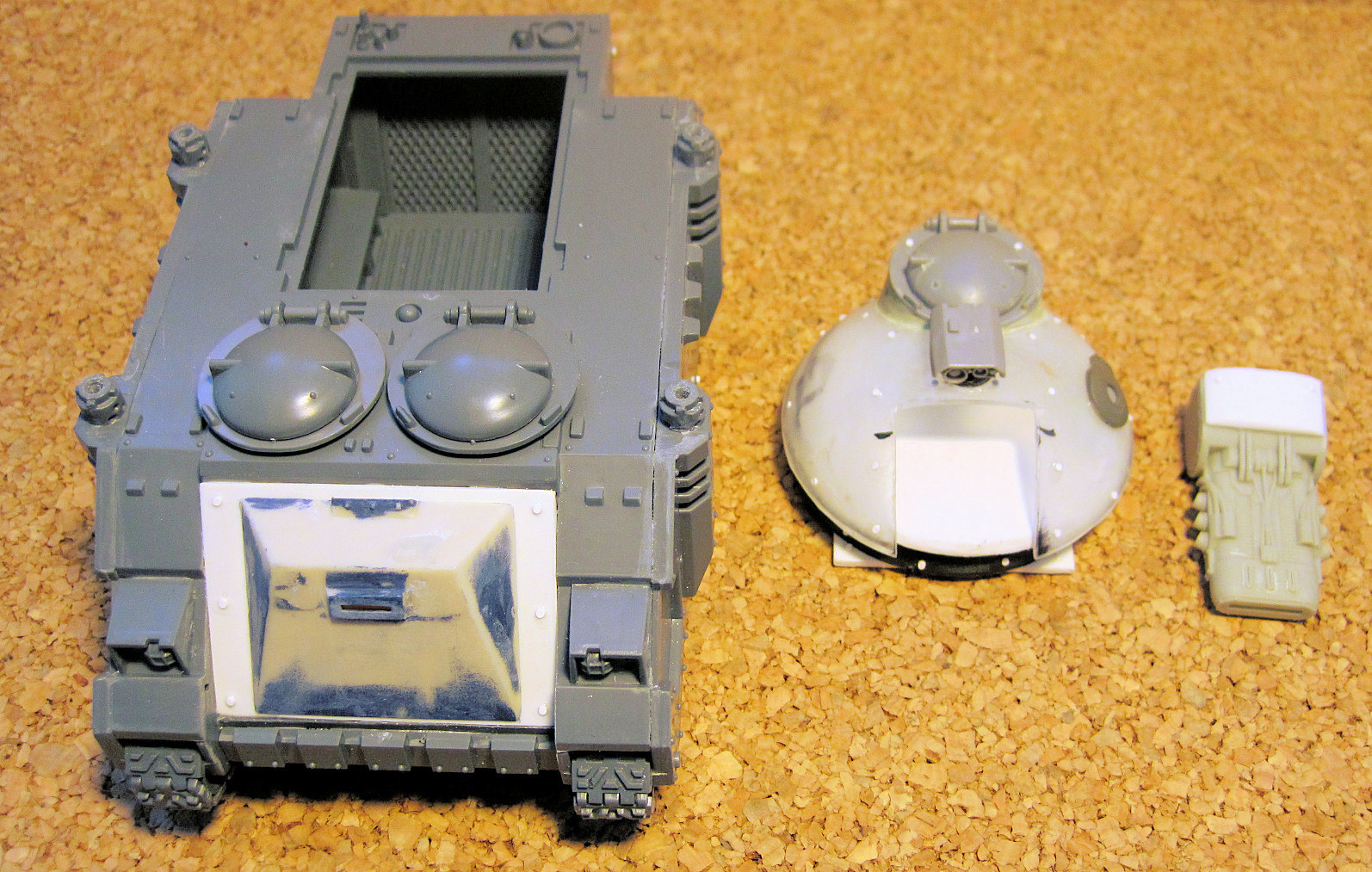 invivos: HORUS HERESY: Scratchbuilt Deimos pattern Predator tank