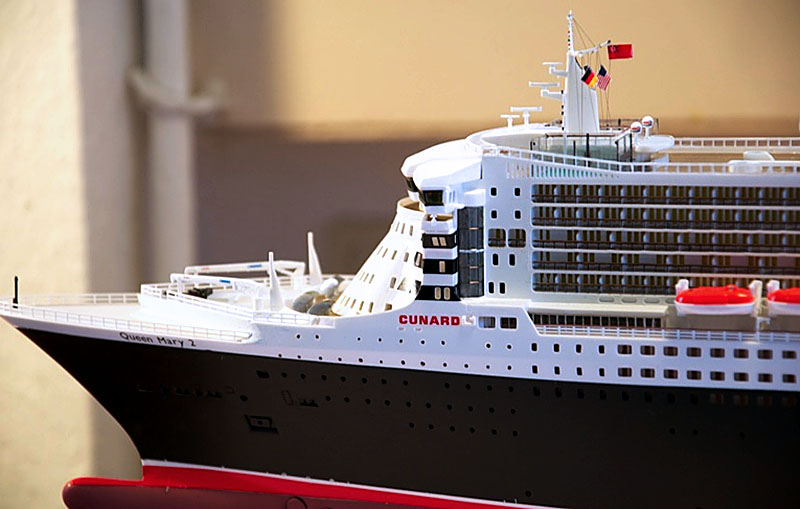 REVELL QUEEN MARY 2 LUXO-LINER MODEL AWARD ~ Megamag 2