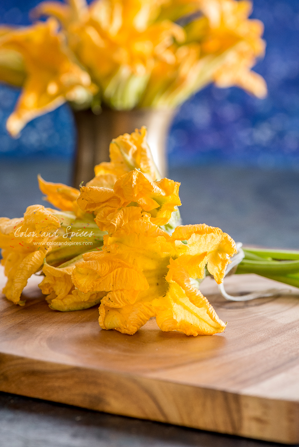 Color and Spices: Kumro phool bhaja..