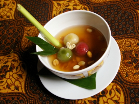 Indonesian Food: Wedang Ronde [Ginger Ronde Drink]