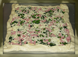 RandomThoughtsfromTN: Cheesy Ham and Spinach "Garbage Bread"