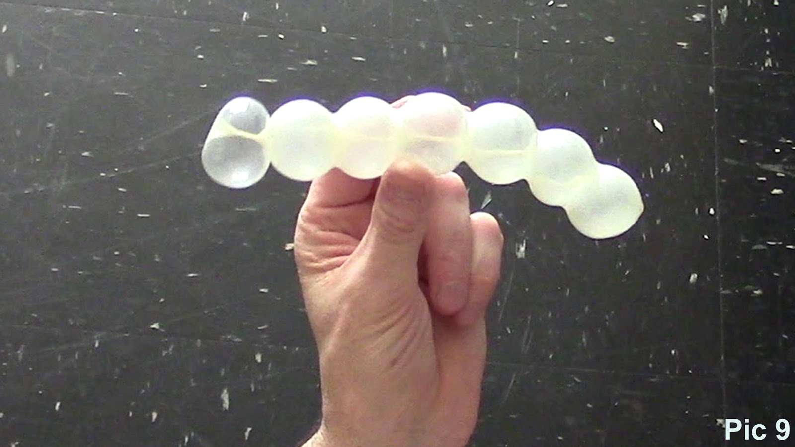 Balloon animals twisting instructions: Lightsaber of balloons