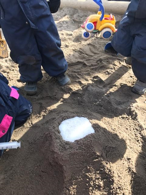 Dr. Brandts barnehage: Vulkanen lever i sandkassa
