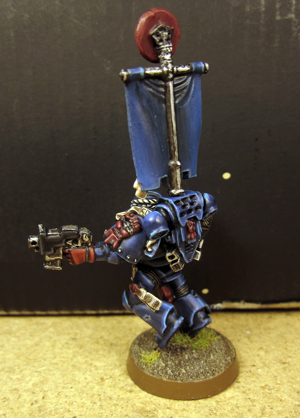 Dorn's Arrow: Crimson Fists - Captain Cortez - Painting