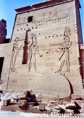 LAS HIJAS DE NEFERTITI Y AKENATÓN :'''NO LO SE!!!... ¿O SI?