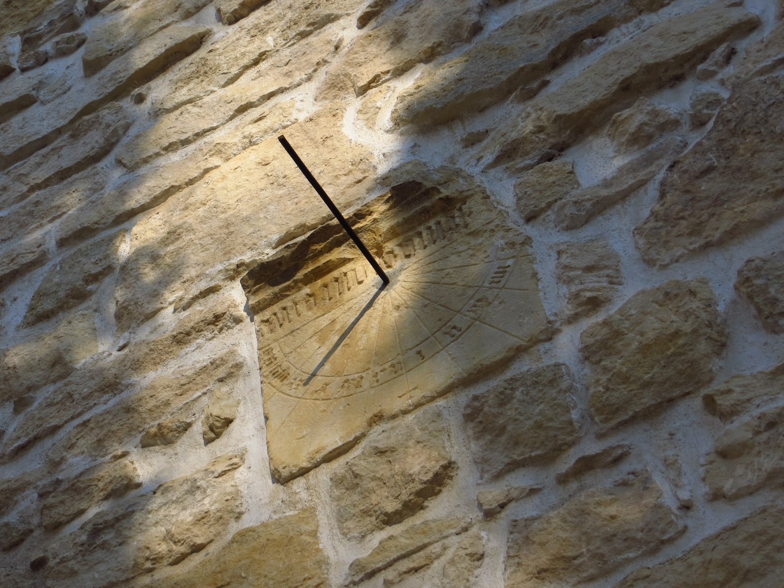 Cercul de stele: Ceasul solar de la Calvaria