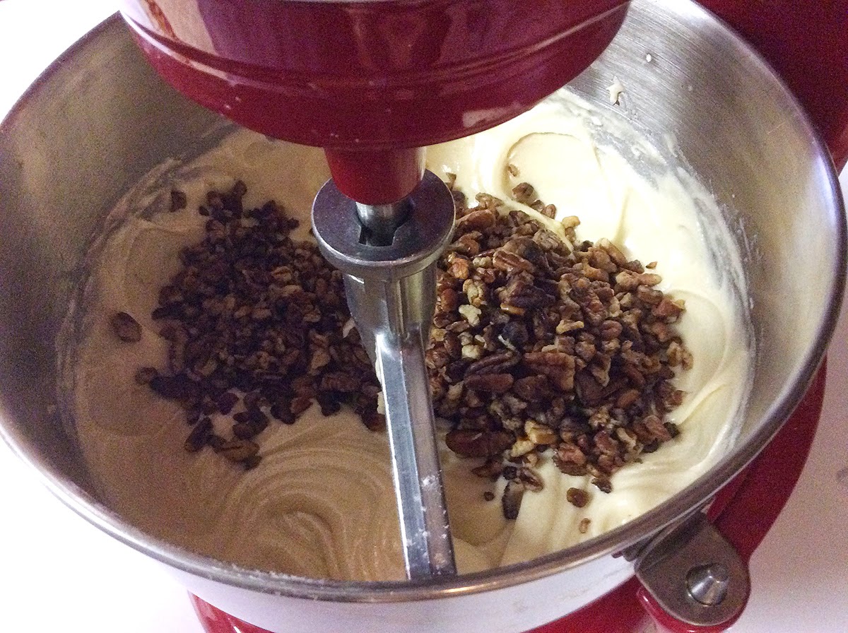 Carrie's Kitchen: Butter Pecan Cake