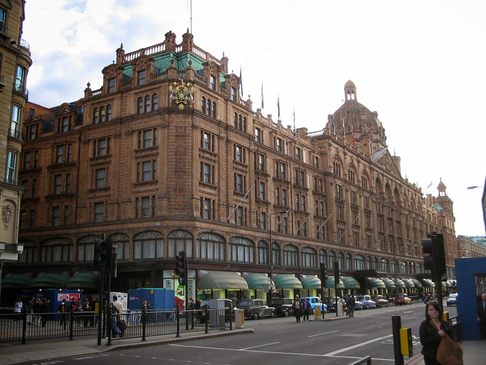 HARRODS LONDON : Mall Eksklusif di Britania Raya ~ R.J. Syahrulloh