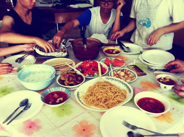 the world right here.: the big feast