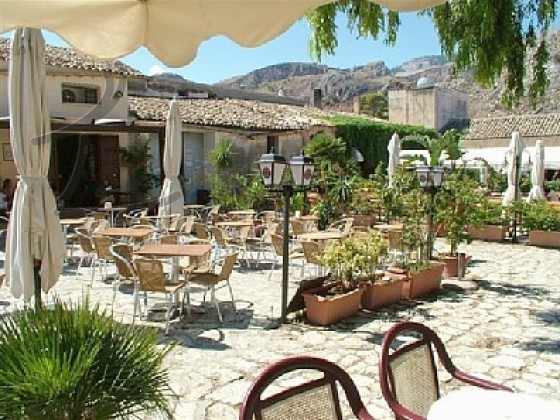 Vivere in barca a vela: All'ancora davanti ai Faraglioni di Scopello