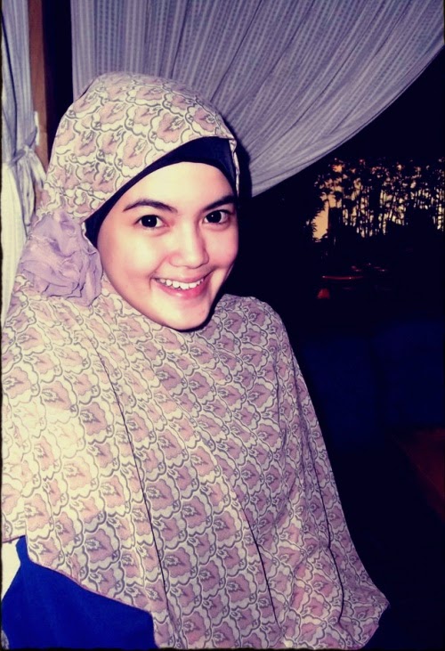 Profil Tania Putri ~ SAMBAL IJO SHARE