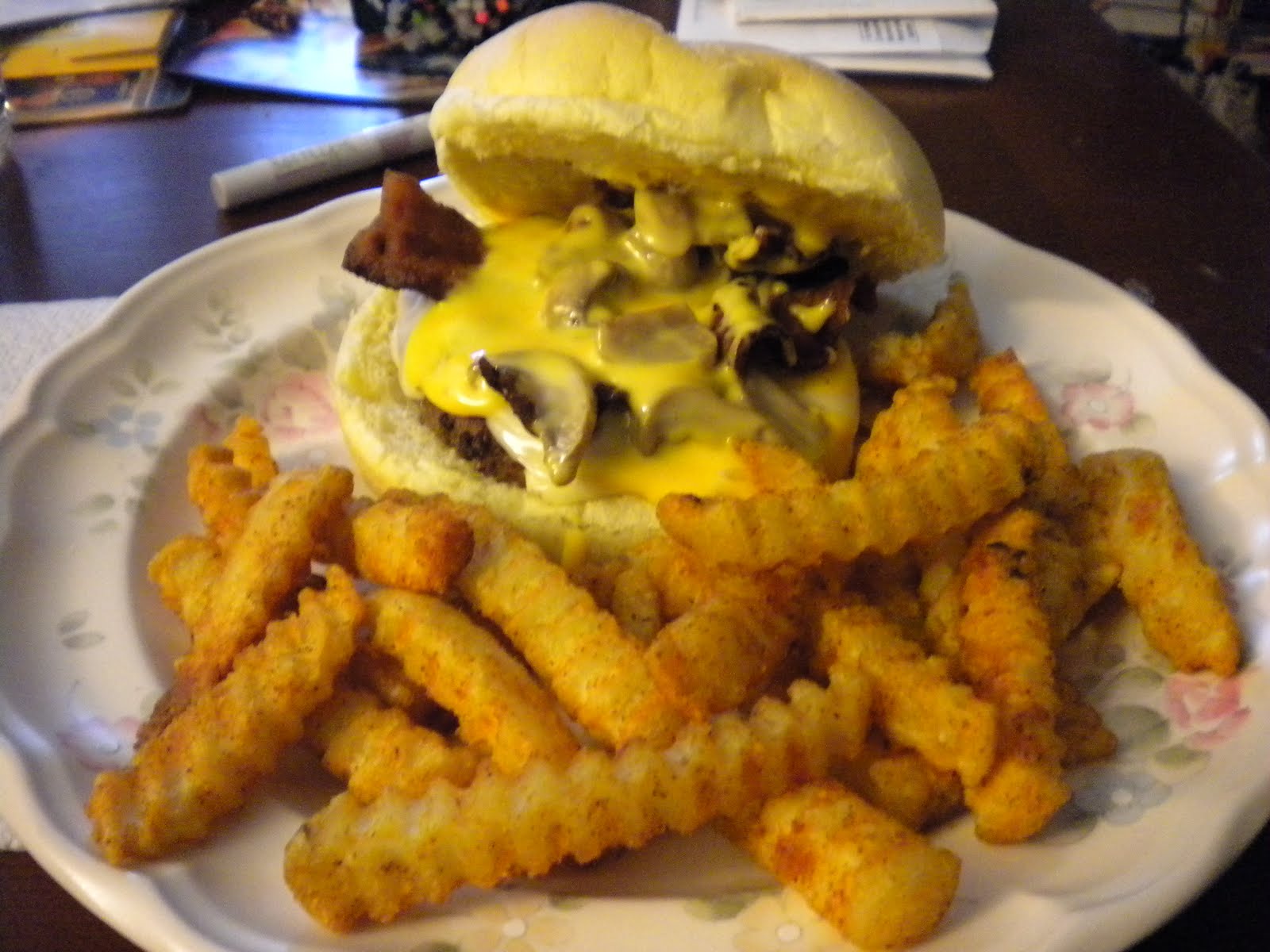 Comfort Food Queen...: Wendy's Bacon Mushroom Melt