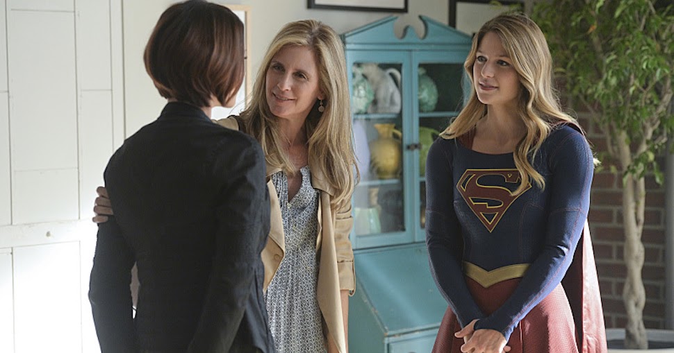 Doux Reviews: Supergirl: Livewire