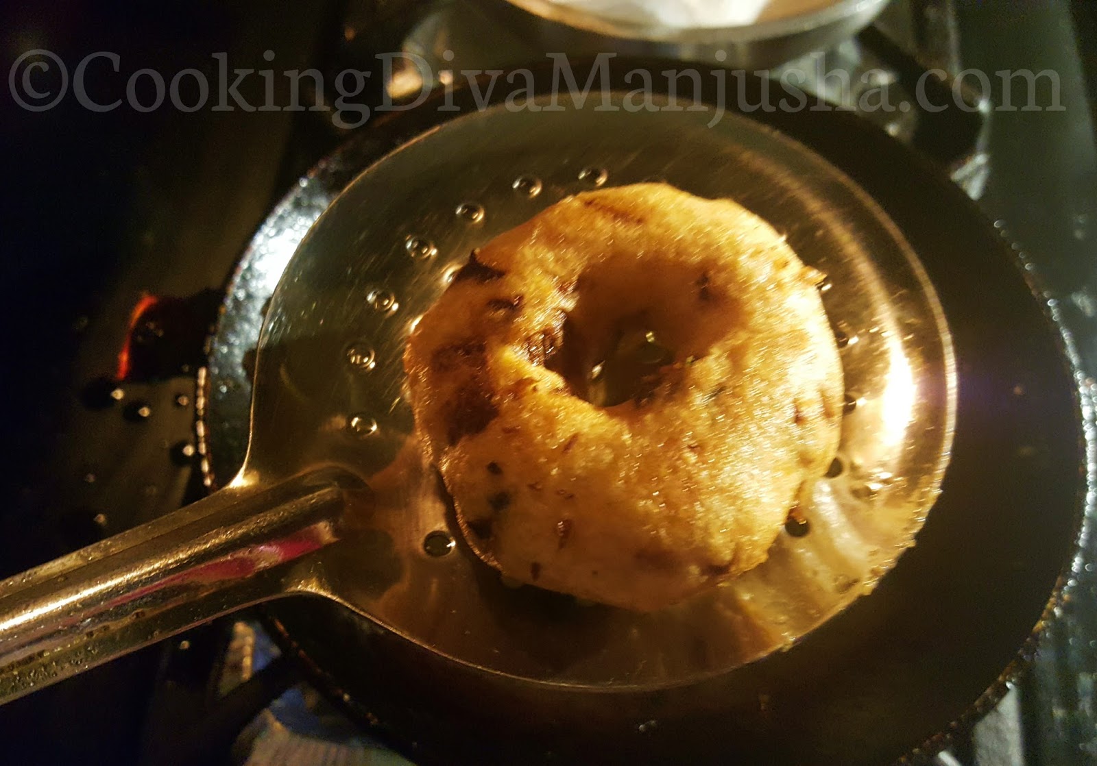 Uzhunnu Vada|Medu Vada Kerala style|Split black lentil fritters