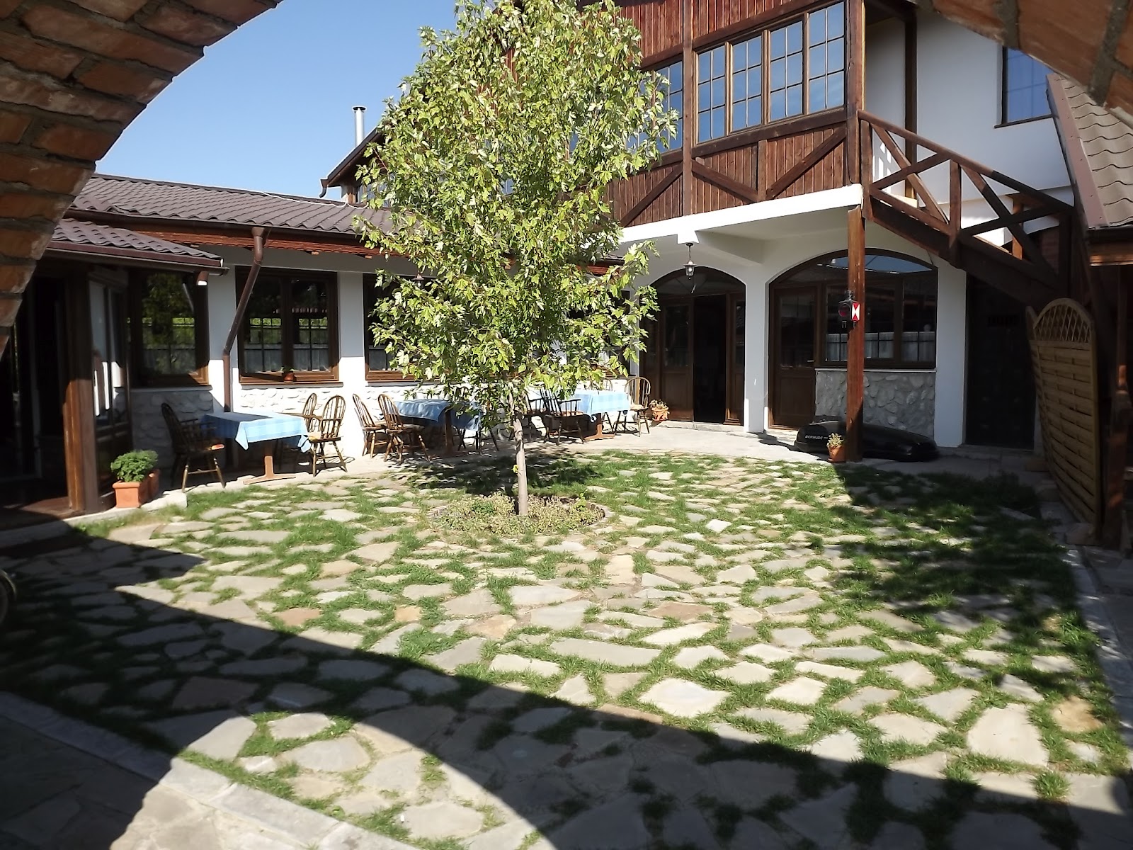 Turism Romania: Cetatea-Manastirea Berca