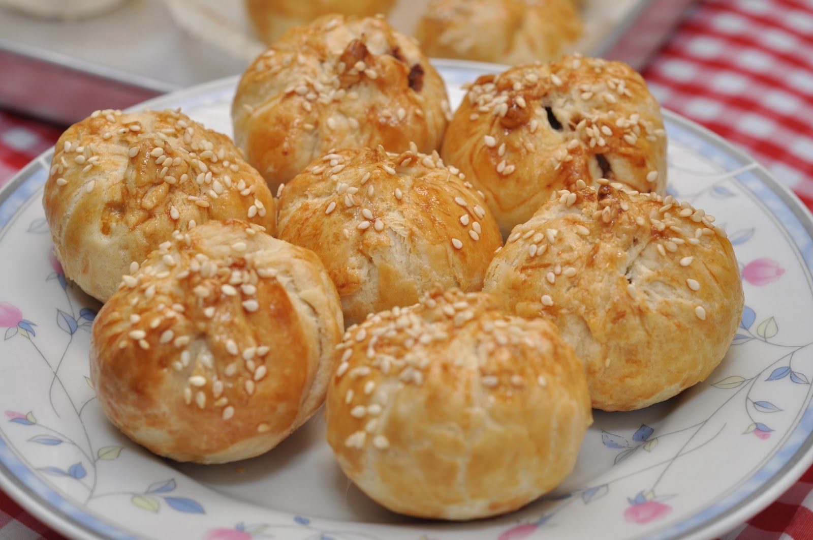 Veronica's Kitchen: Crispy Shao-bao ( Chinese baked bun) 酥皮烧包