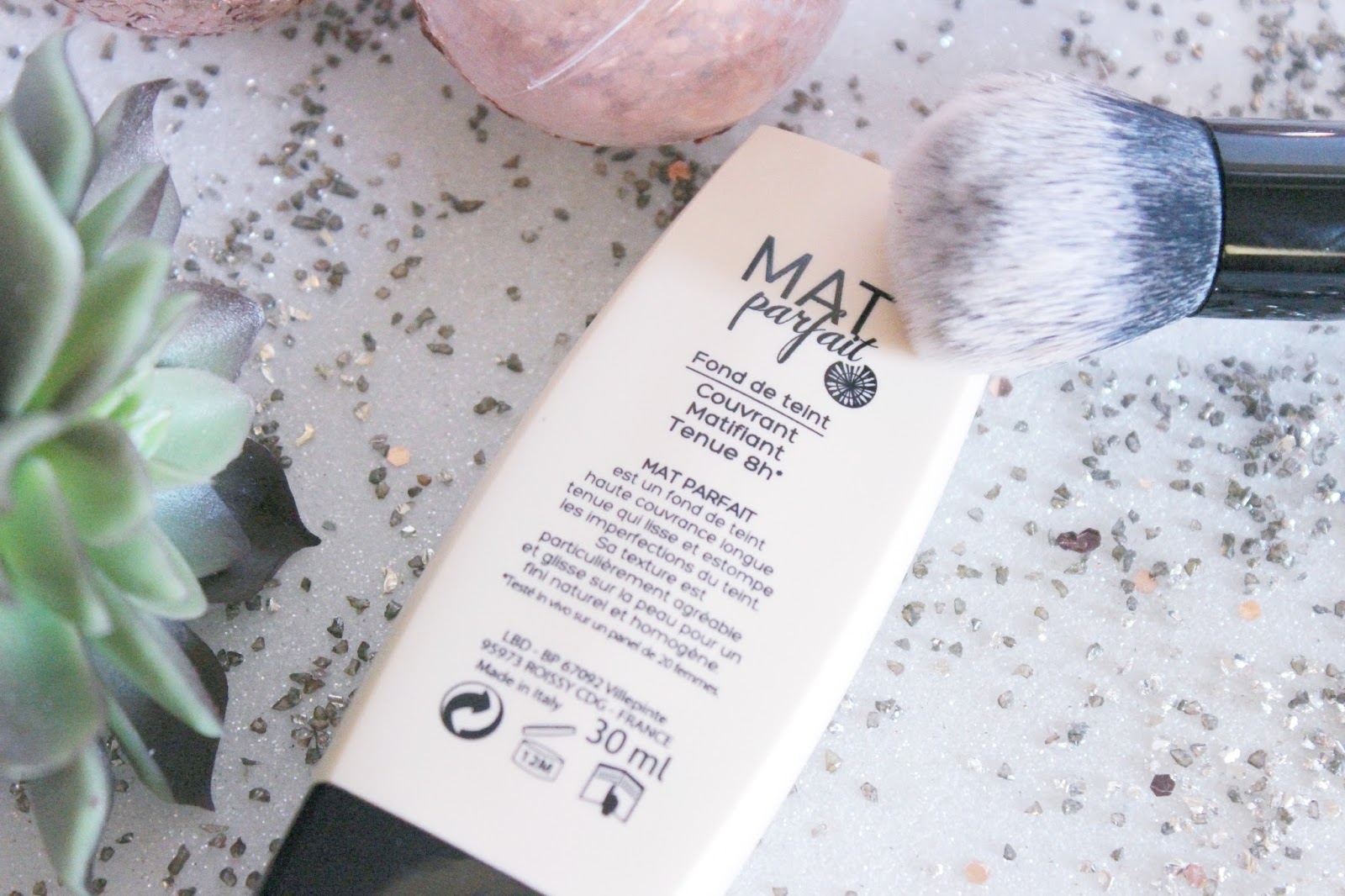 Un fond de teint Mat Parfait , vraiment ? | UR LITTLE FEATHER