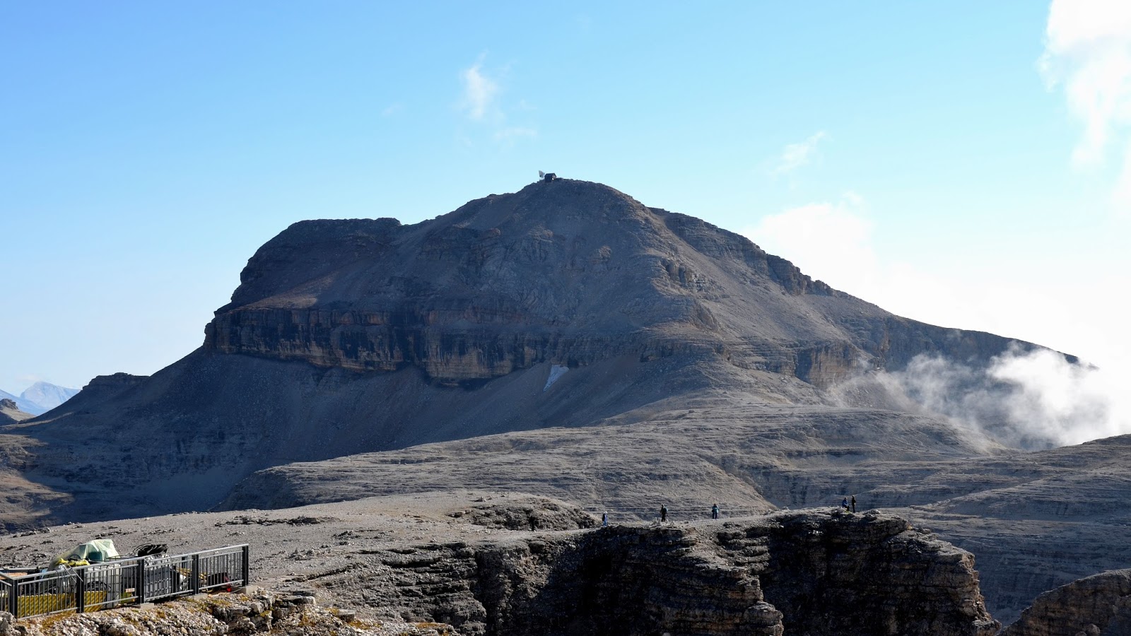 Piz Boè: escursione ad anello da passo Pordoi al rifugio Capanna Fassa.