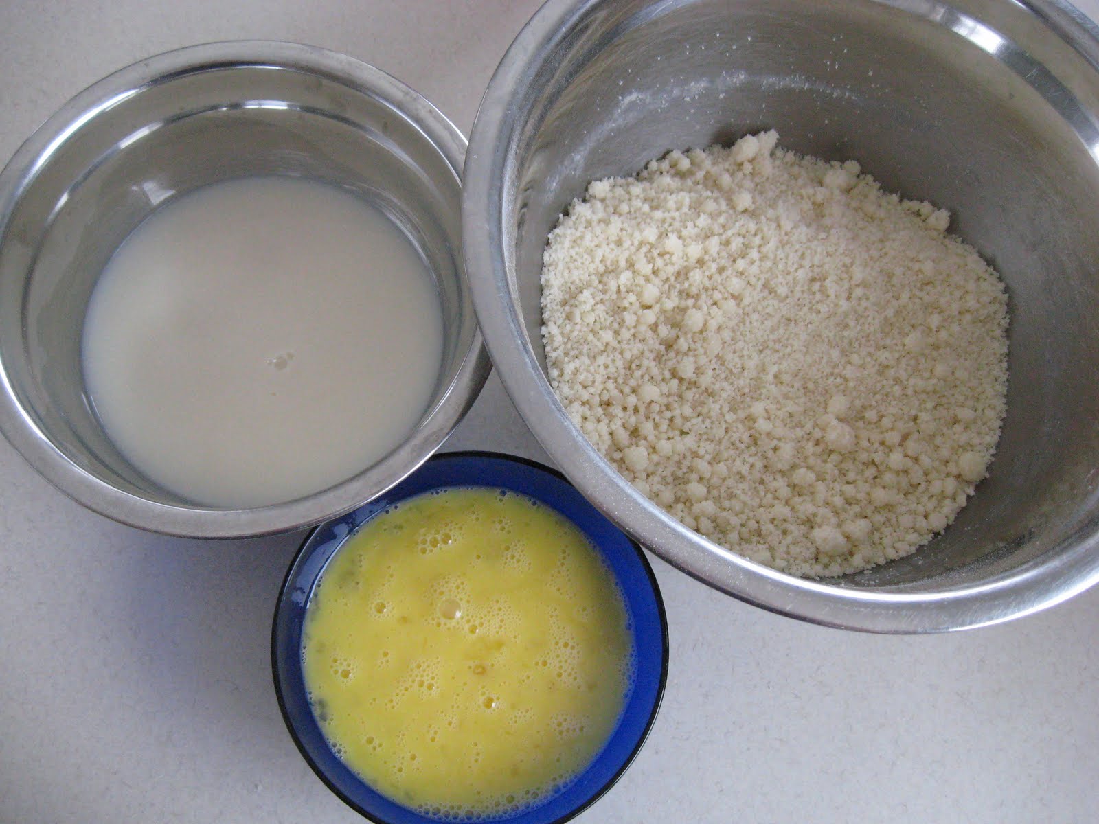 A Kitschy Girl's Guide To Cupcakes and More: Grand Cayman Rum Cupcakes!