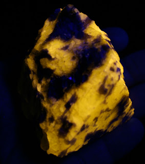 Poppular Photography: Fluorescent Wernerite (Scapolite)