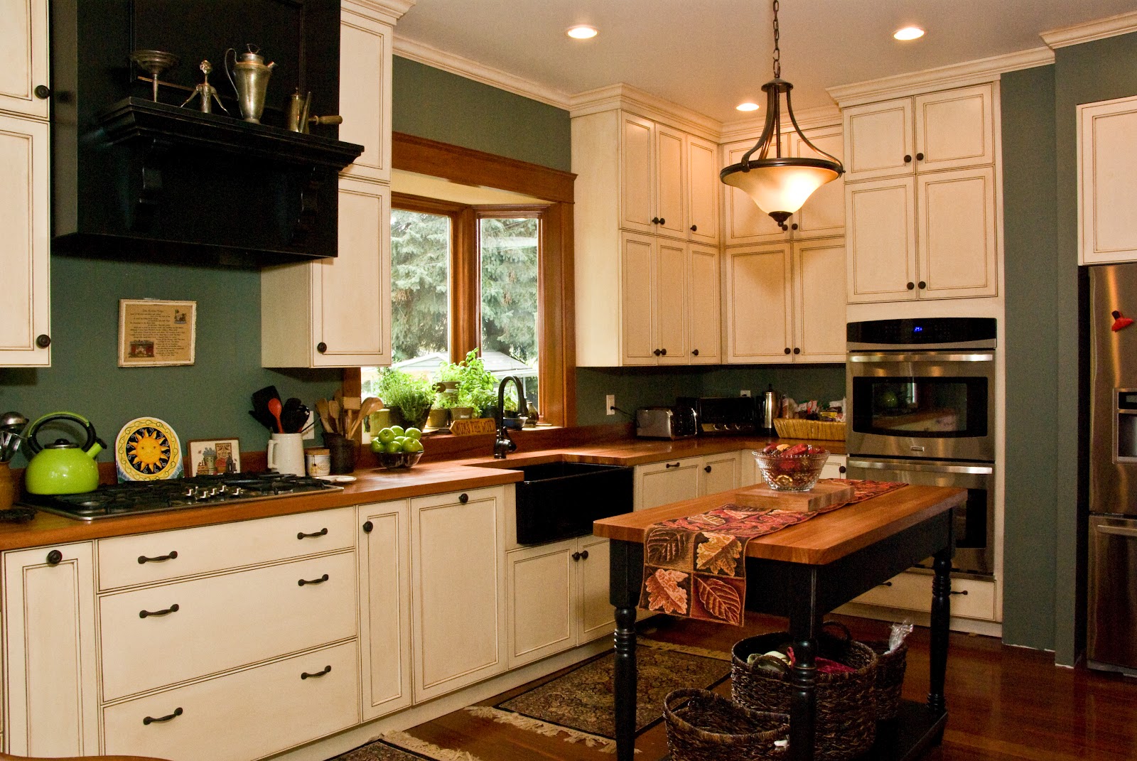 KELLY CUSTOM KITCHENS
