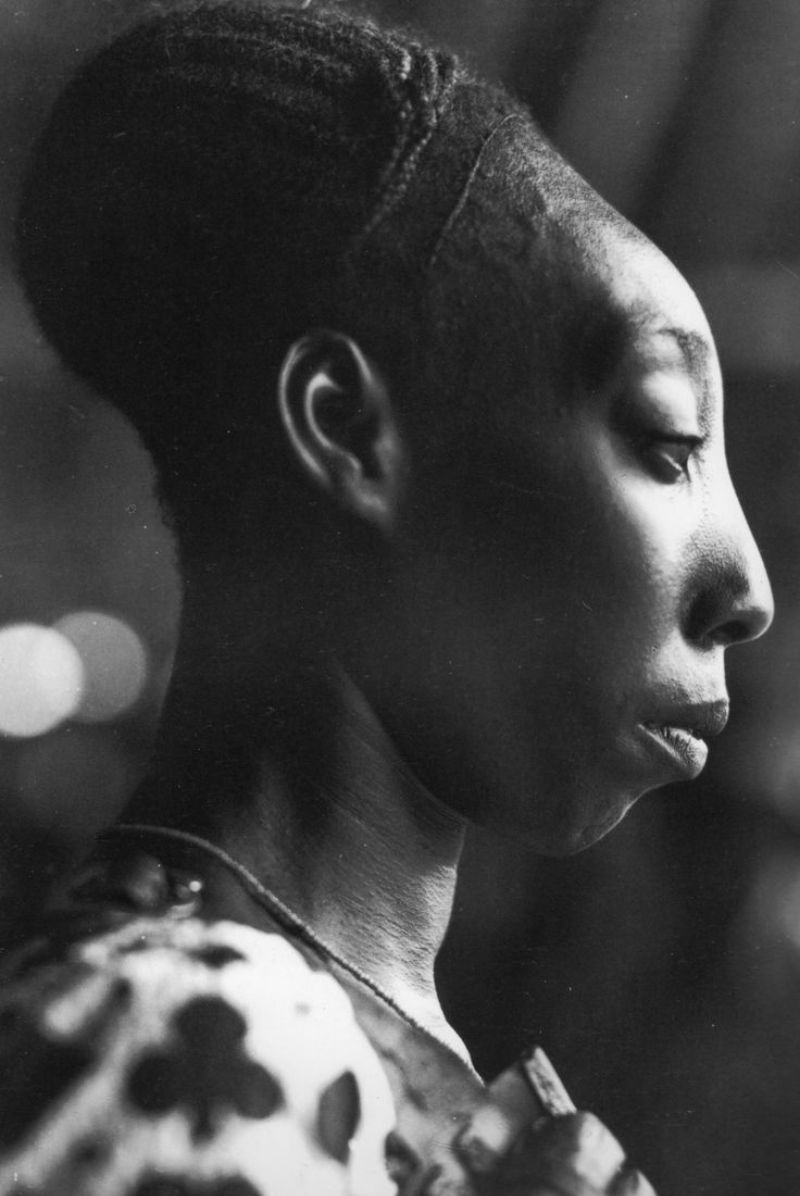 The Incredibly Elongated Head Culture of the Mangbetu People ~ vintage ...