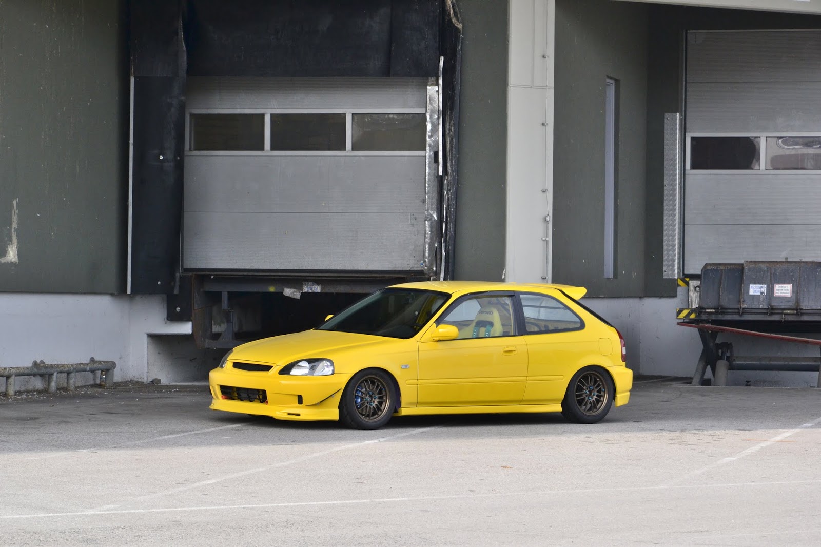 Skunkworks Customs: ♛ PHOENIX EJ9