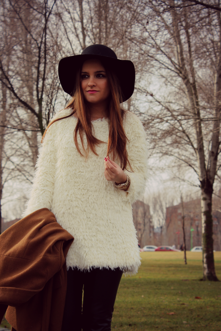 Fluffy sweater | Blog de Moda | LITTLE BLACK COCONUT | Bloguera de moda ...