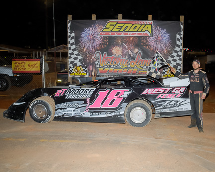 Deep Dixie Racing: Roberts Claims Roscoe Smith Shoot-Out At Senoia Raceway
