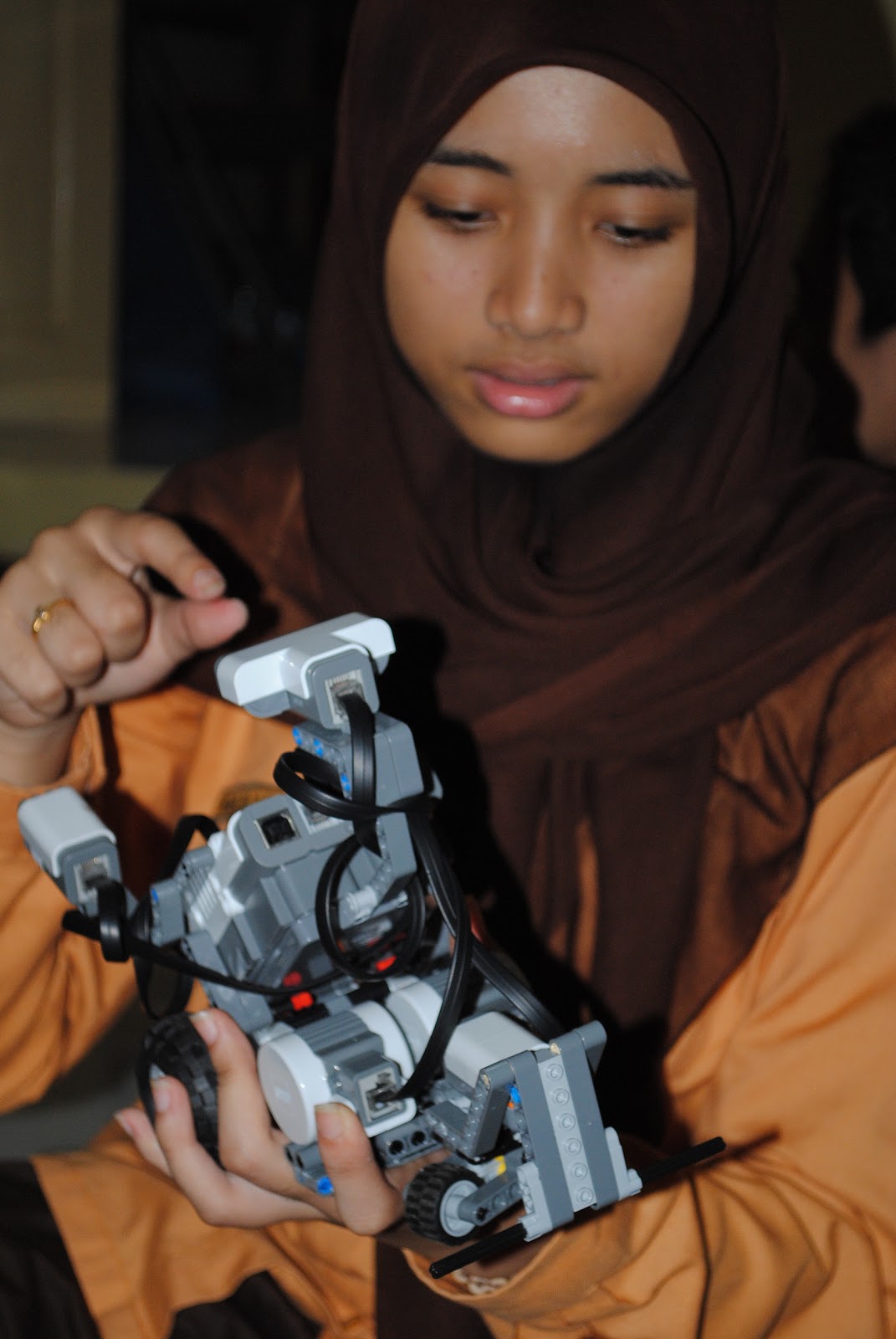 ROBOTIK MTR: Siapa Bilang Bermain Robot, Hobi yang Mahal